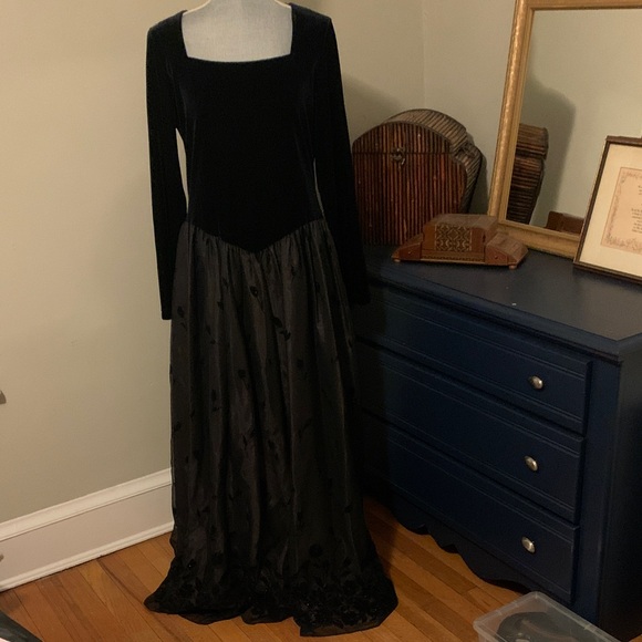Candlelight & Champagne | Dresses | Nwt Black Velvet Evening Gown ...
